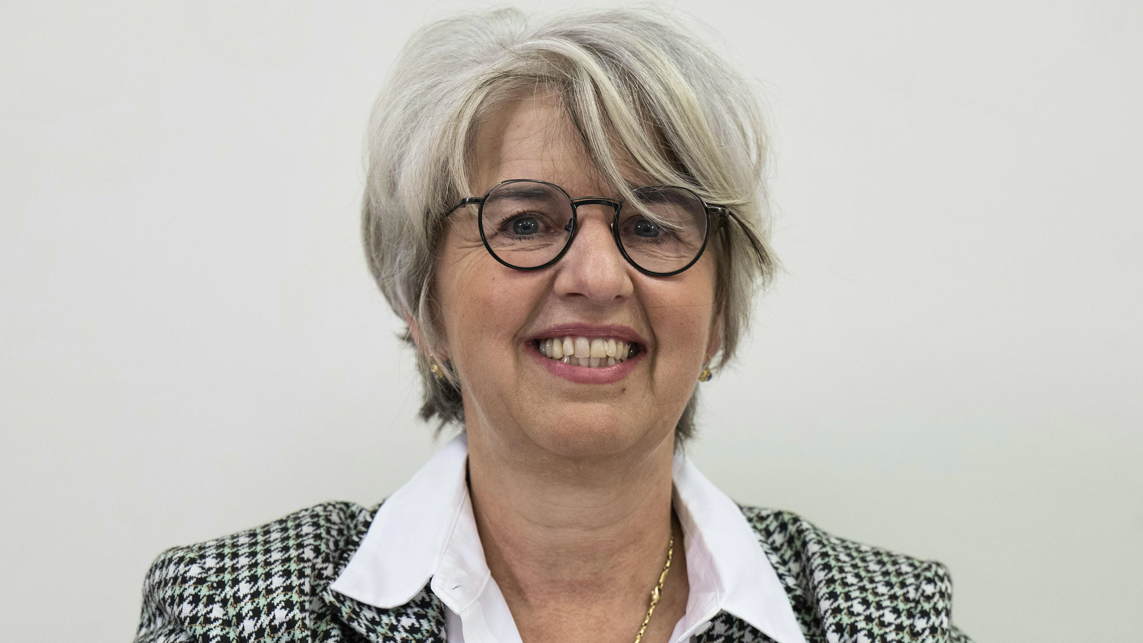 Hier kannst du mit einer Bundesrätin auf die Schweiz anstossen