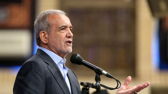 Le président Massoud Pezeshkian prête serment devant le Parlement
