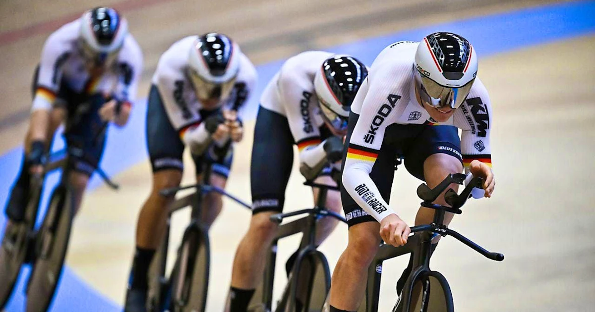 Car drives head-on into German national track cycling team