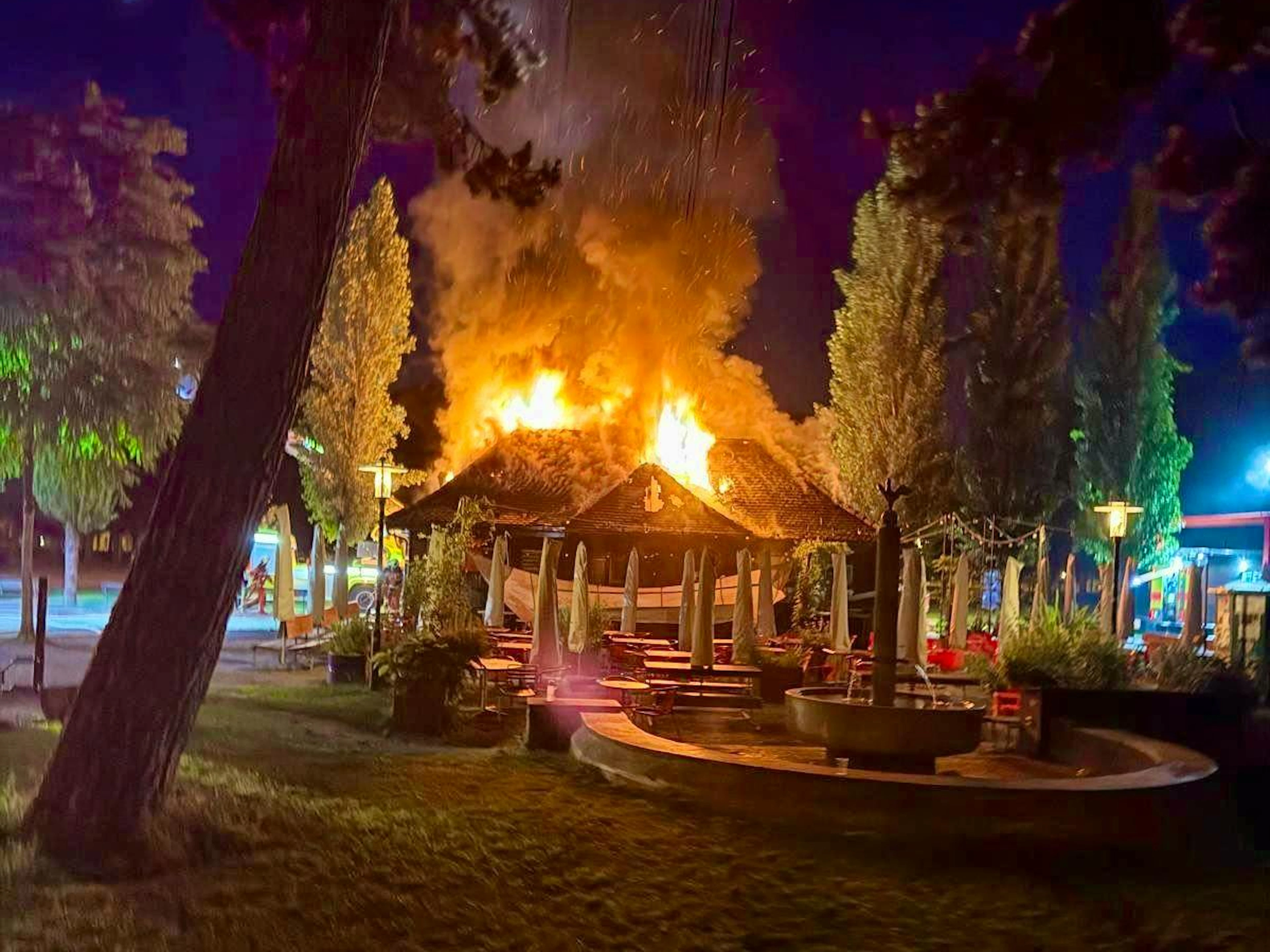 Kiosk burns down the day before the season highlight - "Shock for the ...