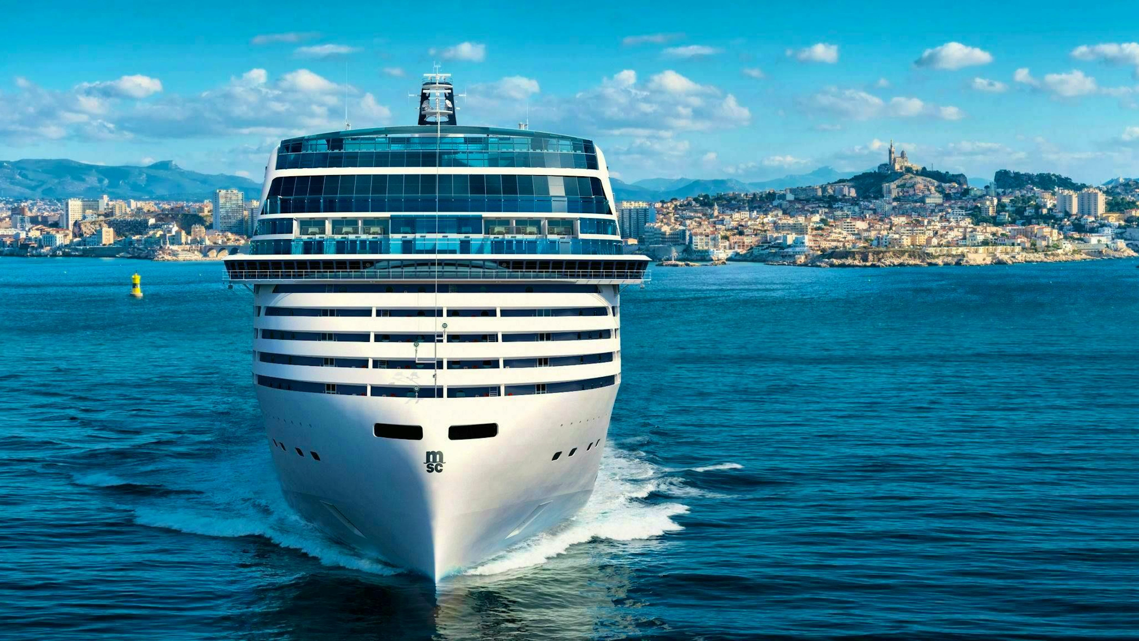 Giant cruise ship wrecked off Italy - over 8,500 people on board