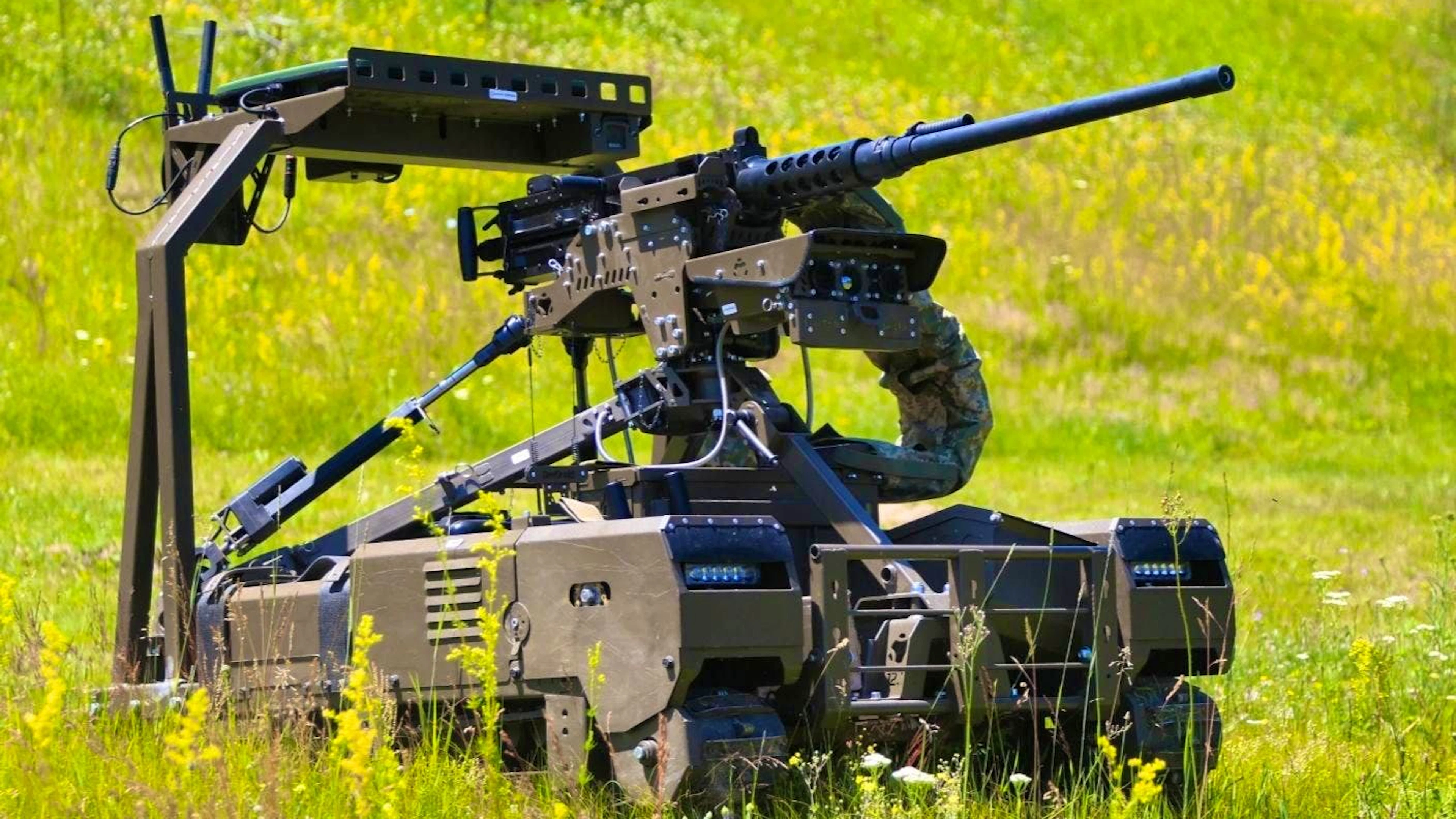 Ukrainian combat robot captures Russian soldiers