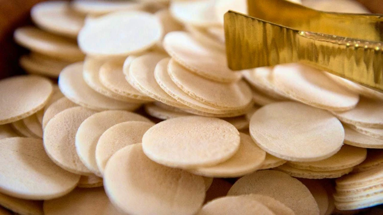 Shortage of Communion Wafers in Cuba Due to Economic Crisis